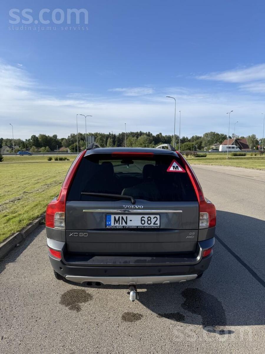 Pelēks Volvo XC90 2006 Ogre, ar dzinēja tilpumu 2.40 L un nobraukumu 303 tūkst. km par 5000 €, foto 2 vietnē AUTOMOTO.COM.LV