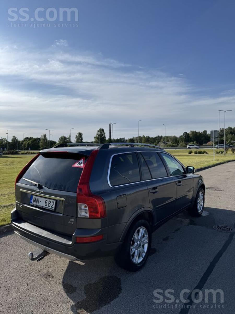 Pelēks Volvo XC90 2006 Ogre, ar dzinēja tilpumu 2.40 L un nobraukumu 303 tūkst. km par 5000 €, foto 3 vietnē AUTOMOTO.COM.LV