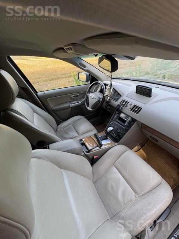 Grey Volvo XC90 2006 in Jelgava, with an engine capacity of 2.40 L and mileage of 310 thousand km for 4900 €, photo 11 on AUTOMOTO.COM.LV