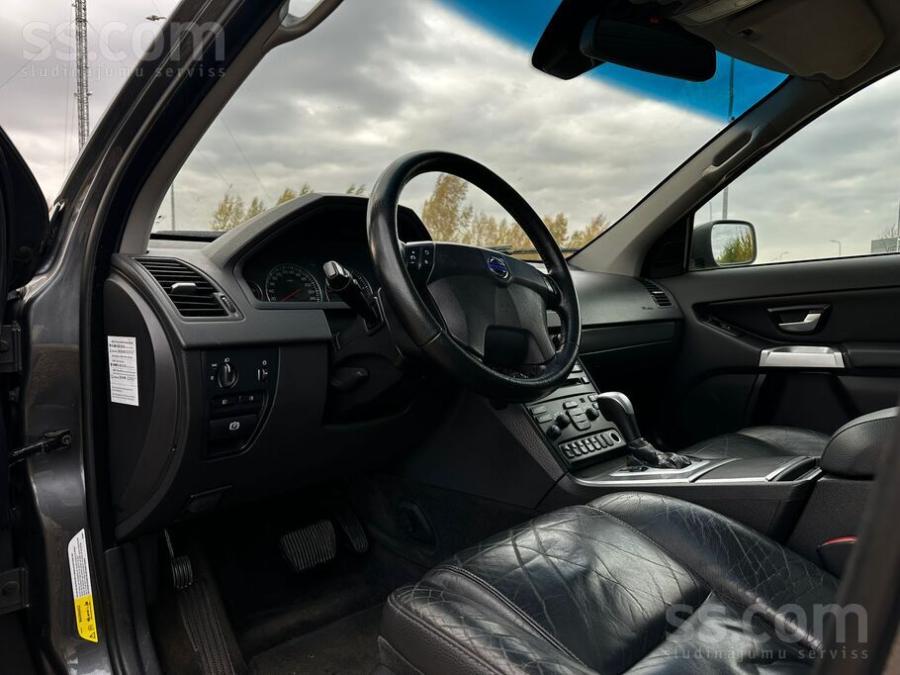 Grey Volvo XC90 2006 in Jelgava, with an engine capacity of 2.40 L and mileage of 0 thousand km for 5200 €, photo 8 on AUTOMOTO.COM.LV
