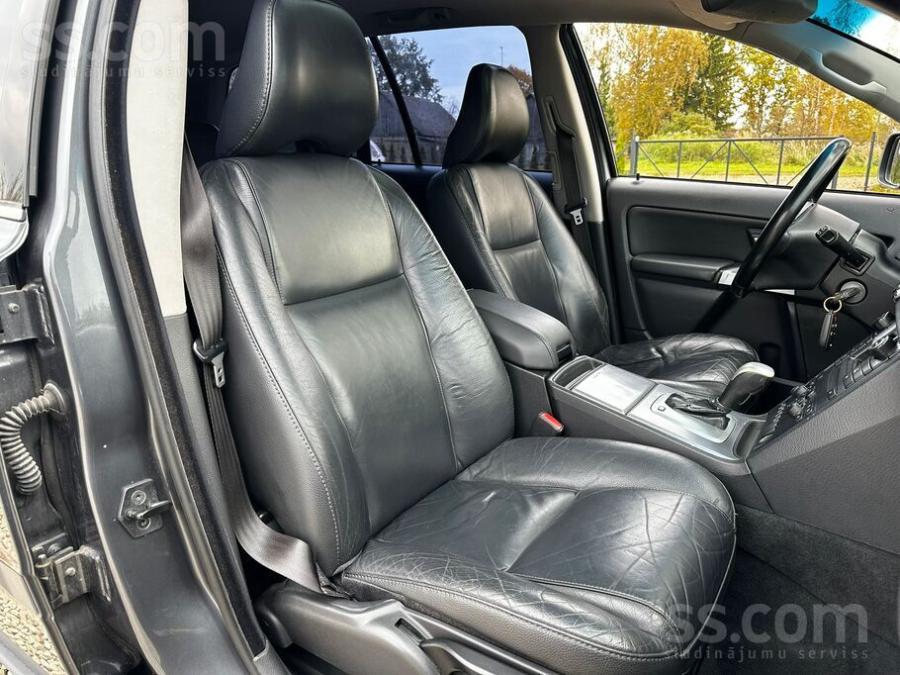 Grey Volvo XC90 2006 in Jelgava, with an engine capacity of 2.40 L and mileage of 0 thousand km for 5200 €, photo 10 on AUTOMOTO.COM.LV