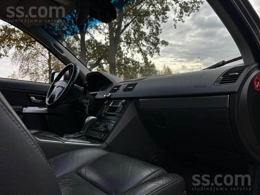 Grey Volvo XC90 2006 in Jelgava, with an engine capacity of 2.40 L and mileage of 0 thousand km for 5200 €, photo 11 on AUTOMOTO.COM.LV