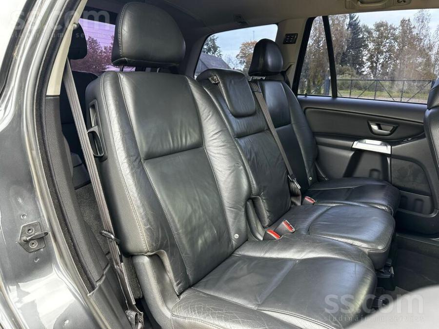 Grey Volvo XC90 2006 in Jelgava, with an engine capacity of 2.40 L and mileage of 0 thousand km for 5200 €, photo 12 on AUTOMOTO.COM.LV