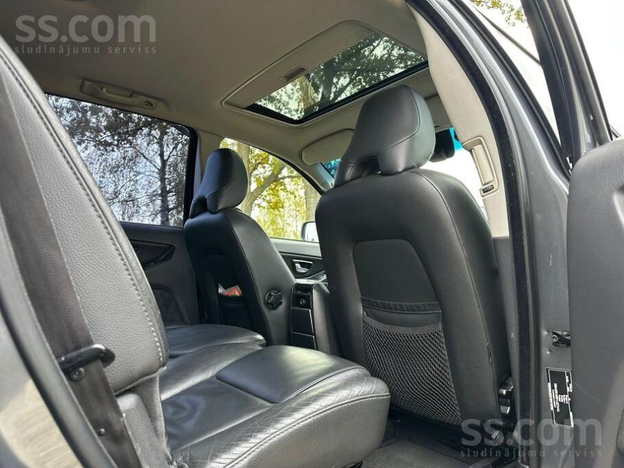 Grey Volvo XC90 2006 in Jelgava, with an engine capacity of 2.40 L and mileage of 0 thousand km for 5200 €, photo 14 on AUTOMOTO.COM.LV