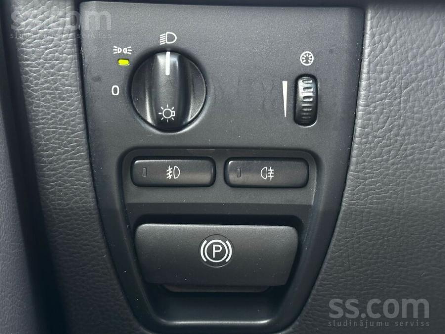 Grey Volvo XC90 2006 in Jelgava, with an engine capacity of 2.40 L and mileage of 0 thousand km for 5200 €, photo 18 on AUTOMOTO.COM.LV
