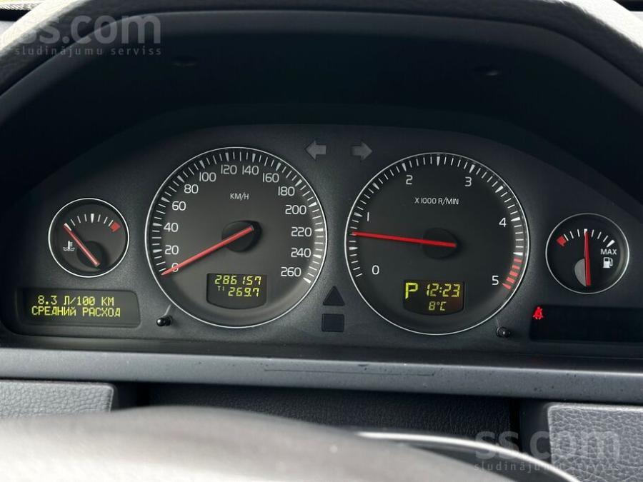 Grey Volvo XC90 2006 in Jelgava, with an engine capacity of 2.40 L and mileage of 0 thousand km for 5200 €, photo 22 on AUTOMOTO.COM.LV