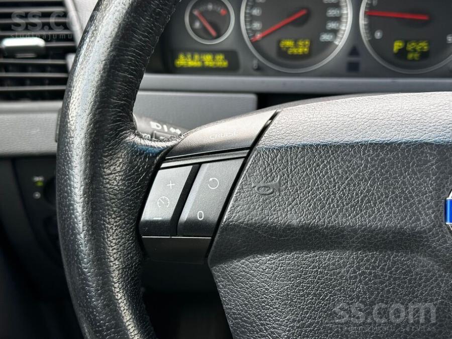 Grey Volvo XC90 2006 in Jelgava, with an engine capacity of 2.40 L and mileage of 0 thousand km for 5200 €, photo 25 on AUTOMOTO.COM.LV