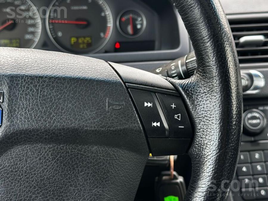 Grey Volvo XC90 2006 in Jelgava, with an engine capacity of 2.40 L and mileage of 0 thousand km for 5200 €, photo 26 on AUTOMOTO.COM.LV