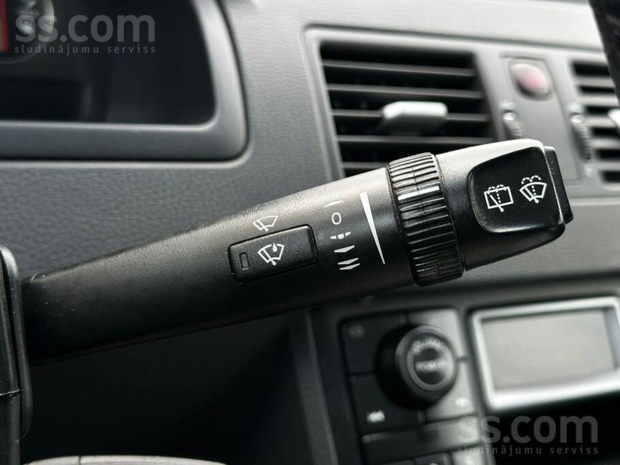 Grey Volvo XC90 2006 in Jelgava, with an engine capacity of 2.40 L and mileage of 0 thousand km for 5200 €, photo 27 on AUTOMOTO.COM.LV