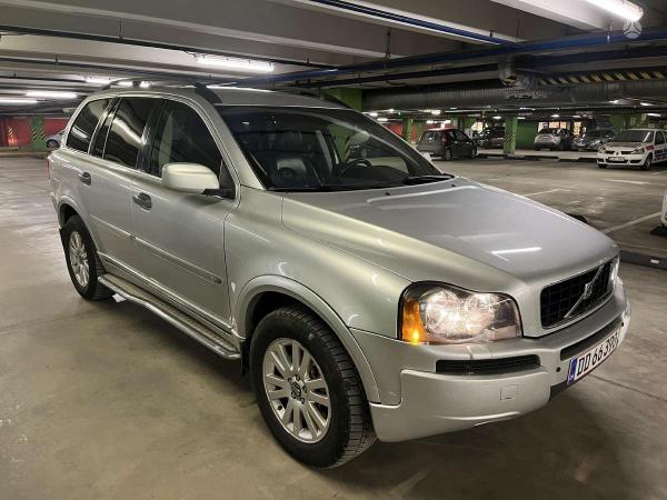 Pelēks Volvo XC90 2006 Viļņa, ar dzinēja tilpumu 2.40 L un nobraukumu 370 tūkst. km par 4699 €, foto 1 vietnē AUTOMOTO.COM.LV