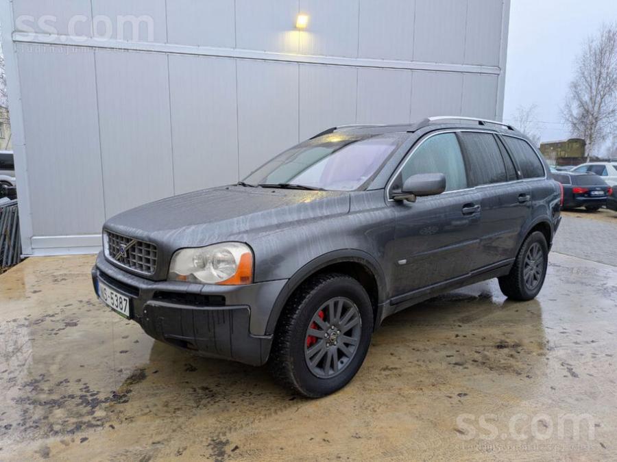 Grey Volvo XC90 2006 in Riga, with an engine capacity of 2.40 L and mileage of 385 thousand km for 3500 €, photo 1 on AUTOMOTO.COM.LV