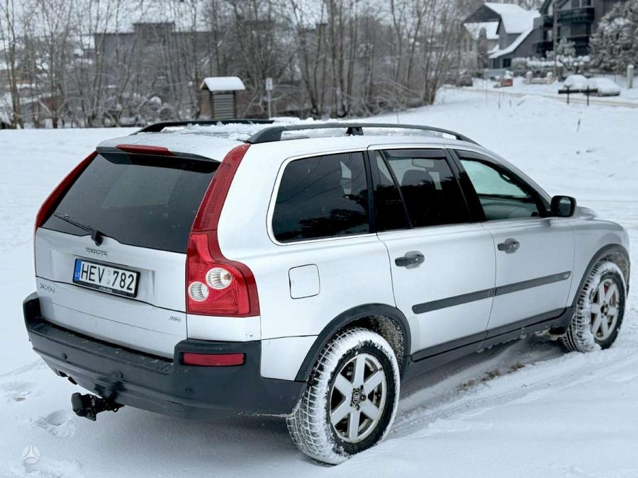 Grey Volvo XC90 2006 in Vilnius, with an engine capacity of 2.40 L and mileage of 295 thousand km for 3900 €, photo 4 on AUTOMOTO.COM.LV