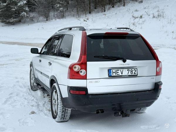 Grey Volvo XC90 2006 in Vilnius, with an engine capacity of 2.40 L and mileage of 295 thousand km for 3900 €, photo 5 on AUTOMOTO.COM.LV