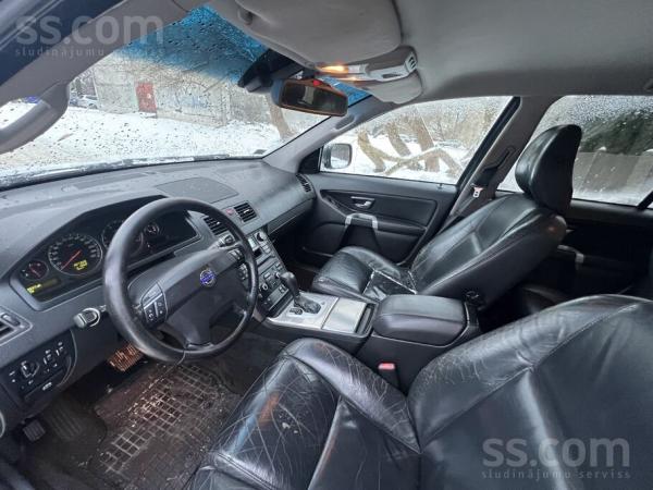 Grey Volvo XC90 2006 in Riga, with an engine capacity of 2.40 L and mileage of 366 thousand km for 3890 €, photo 6 on AUTOMOTO.COM.LV