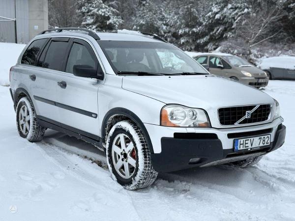Grey Volvo XC90 2006 in Vilnius, with an engine capacity of 2.40 L and mileage of 297 thousand km for 3800 €, photo 1 on AUTOMOTO.COM.LV