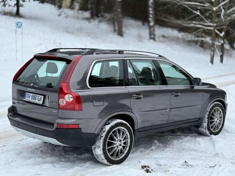 Pelēks Volvo XC90 2006 Viļņa, ar dzinēja tilpumu 2.40 L un nobraukumu 297 tūkst. km par 3000 €, foto 3 vietnē AUTOMOTO.COM.LV