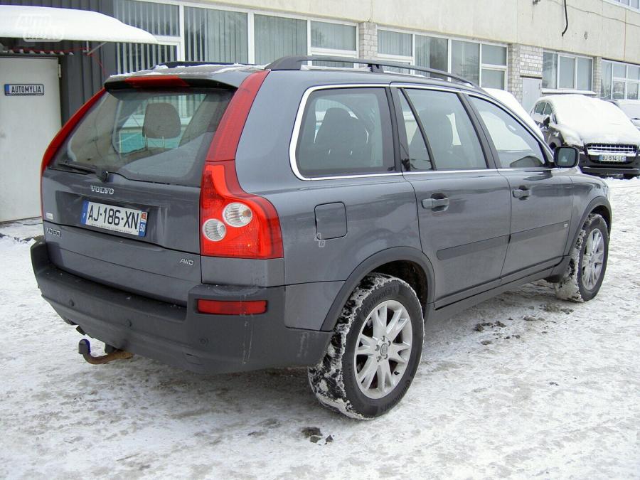Grey Volvo XC90 2006 in Vilnius, with an engine capacity of 2.40 L and mileage of 255 thousand km for 5199 €, photo 5 on AUTOMOTO.COM.LV