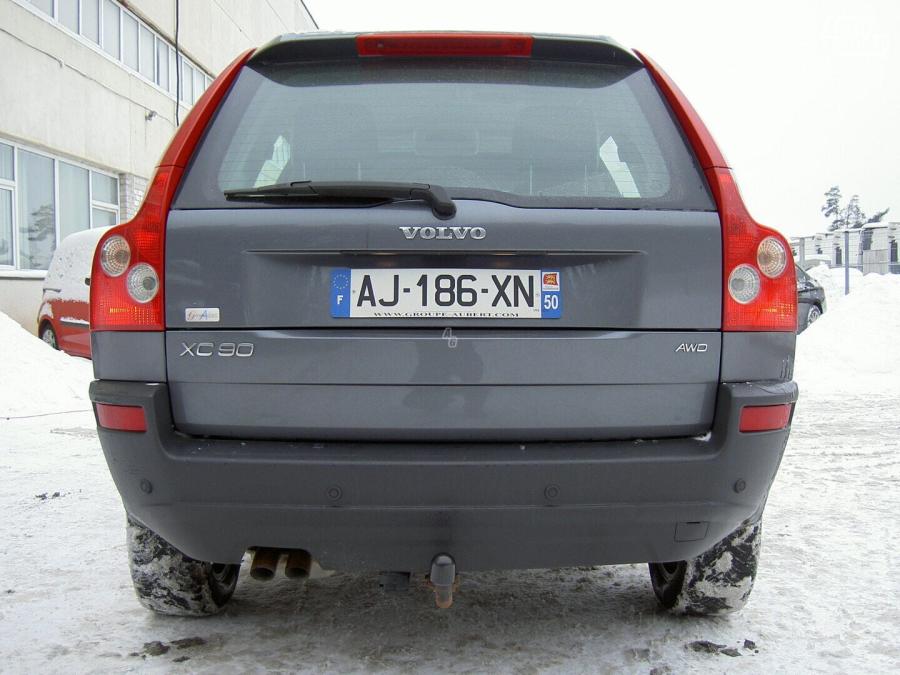 Grey Volvo XC90 2006 in Vilnius, with an engine capacity of 2.40 L and mileage of 255 thousand km for 5199 €, photo 6 on AUTOMOTO.COM.LV