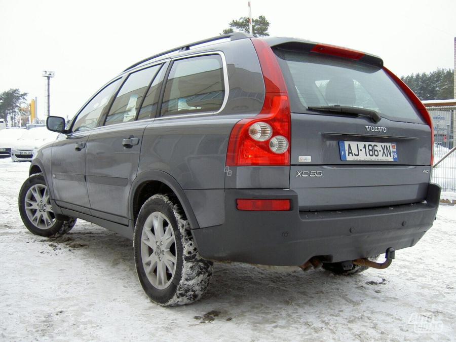 Grey Volvo XC90 2006 in Vilnius, with an engine capacity of 2.40 L and mileage of 255 thousand km for 5199 €, photo 7 on AUTOMOTO.COM.LV