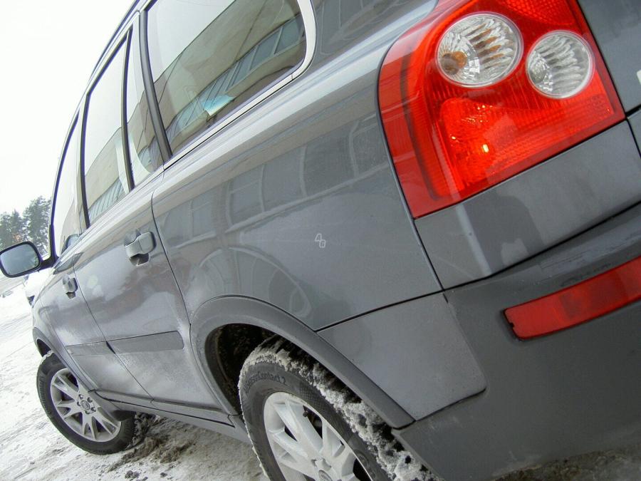 Grey Volvo XC90 2006 in Vilnius, with an engine capacity of 2.40 L and mileage of 255 thousand km for 5199 €, photo 8 on AUTOMOTO.COM.LV