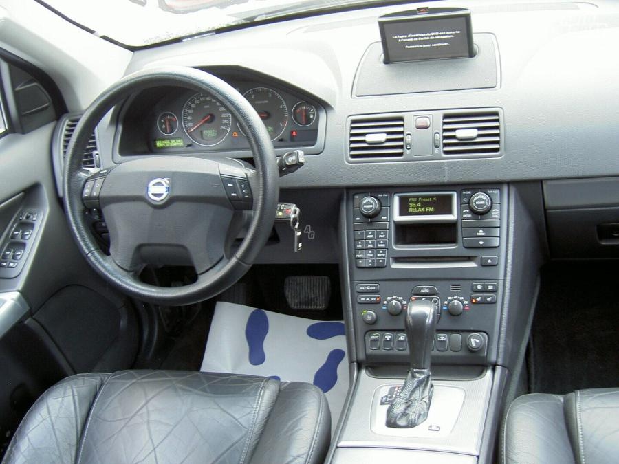 Grey Volvo XC90 2006 in Vilnius, with an engine capacity of 2.40 L and mileage of 255 thousand km for 5199 €, photo 12 on AUTOMOTO.COM.LV