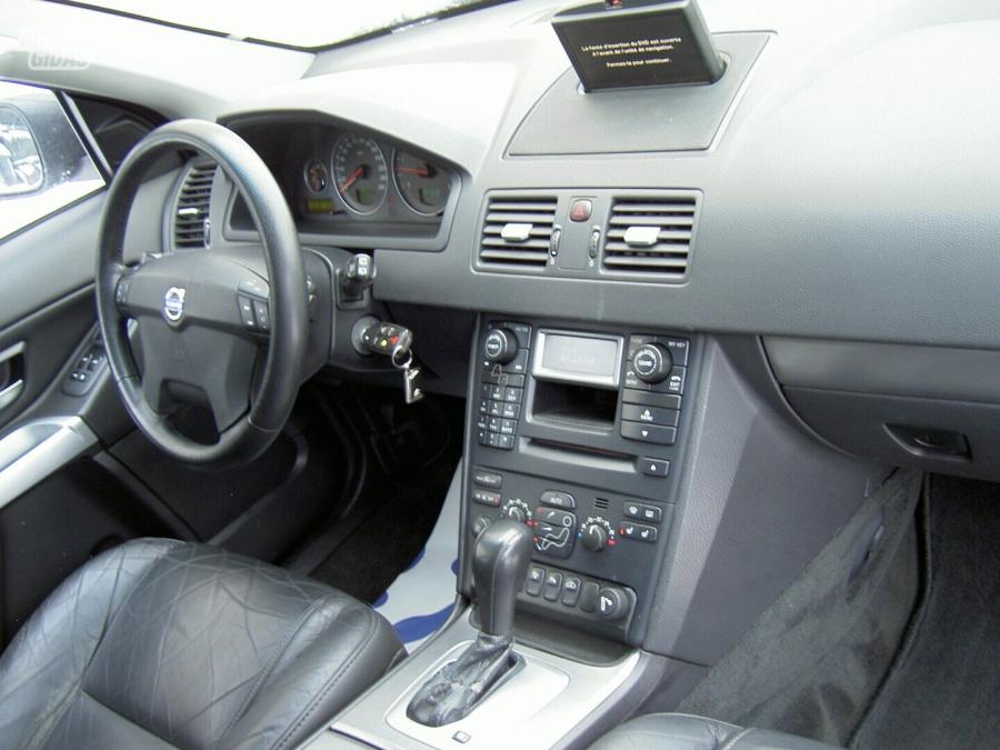 Grey Volvo XC90 2006 in Vilnius, with an engine capacity of 2.40 L and mileage of 255 thousand km for 5199 €, photo 13 on AUTOMOTO.COM.LV