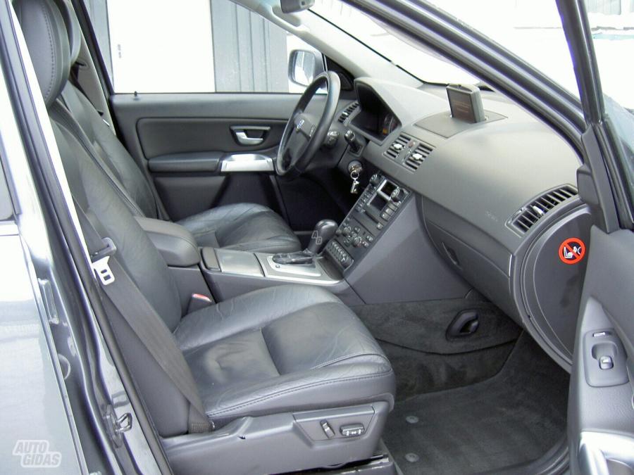 Grey Volvo XC90 2006 in Vilnius, with an engine capacity of 2.40 L and mileage of 255 thousand km for 5199 €, photo 14 on AUTOMOTO.COM.LV