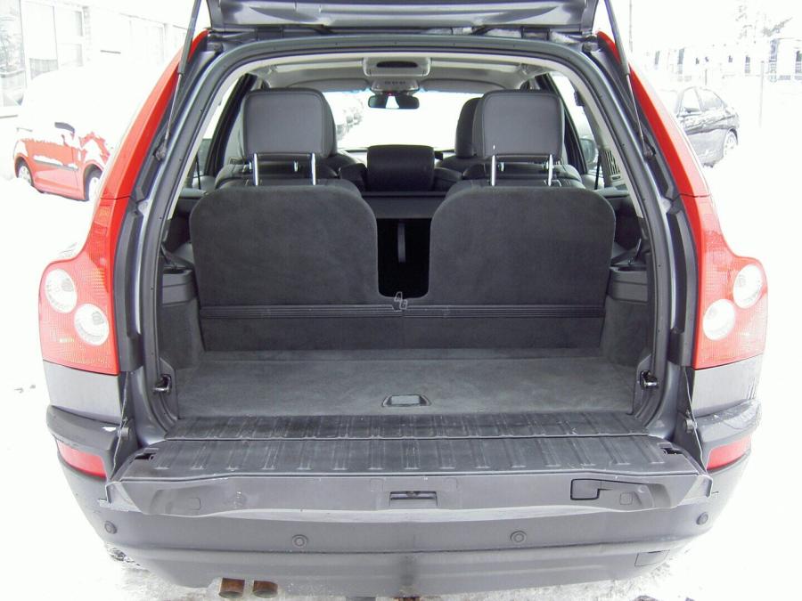 Grey Volvo XC90 2006 in Vilnius, with an engine capacity of 2.40 L and mileage of 255 thousand km for 5199 €, photo 24 on AUTOMOTO.COM.LV