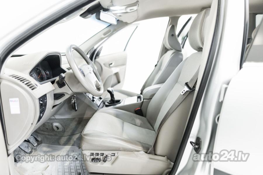 Grey Volvo XC90 2006 in Tallinn, with an engine capacity of 2.40 L and mileage of 350 thousand km for 5500 €, photo 13 on AUTOMOTO.COM.LV