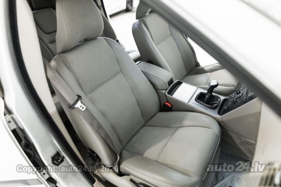 Grey Volvo XC90 2006 in Tallinn, with an engine capacity of 2.40 L and mileage of 350 thousand km for 5500 €, photo 17 on AUTOMOTO.COM.LV