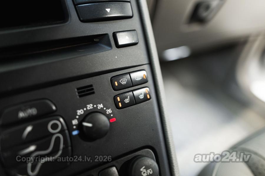 Grey Volvo XC90 2006 in Tallinn, with an engine capacity of 2.40 L and mileage of 350 thousand km for 5500 €, photo 22 on AUTOMOTO.COM.LV