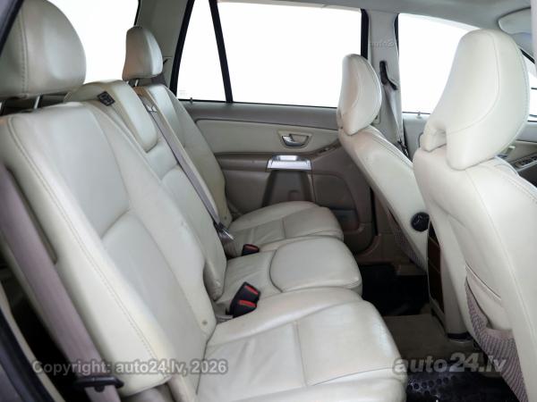 Grey Volvo XC90 2006 in Tallinn, with an engine capacity of 2.40 L and mileage of 366 thousand km for 2999 €, photo 7 on AUTOMOTO.COM.LV