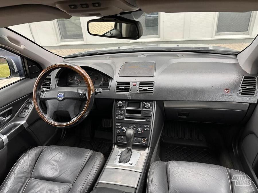 Pelēks Volvo XC90 2006 Viļņa, ar dzinēja tilpumu 2.40 L un nobraukumu 267 tūkst. km par 4550 €, foto 16 vietnē AUTOMOTO.COM.LV