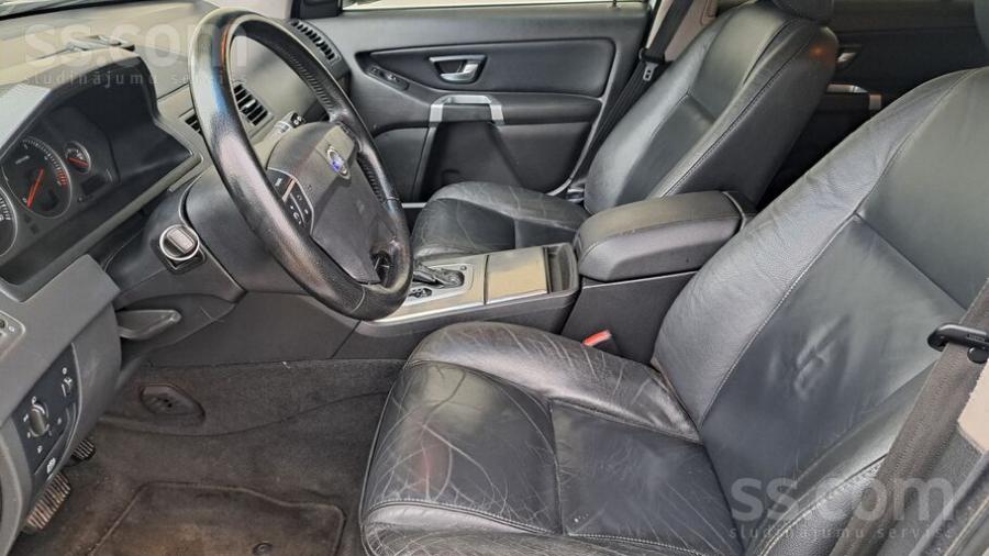 Pelēks Volvo XC90 2006 Ogre, ar dzinēja tilpumu 2.40 L un nobraukumu 301 tūkst. km par 5750 €, foto 16 vietnē AUTOMOTO.COM.LV