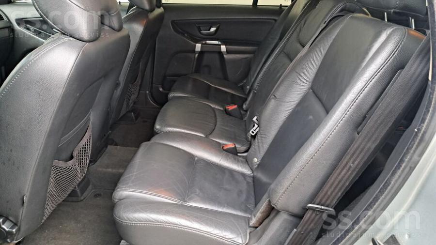 Pelēks Volvo XC90 2006 Ogre, ar dzinēja tilpumu 2.40 L un nobraukumu 301 tūkst. km par 5750 €, foto 18 vietnē AUTOMOTO.COM.LV