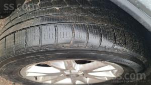 Pelēks Volvo XC90 2006 Ogre, ar dzinēja tilpumu 2.40 L un nobraukumu 301 tūkst. km par 5750 €, foto 24 vietnē AUTOMOTO.COM.LV