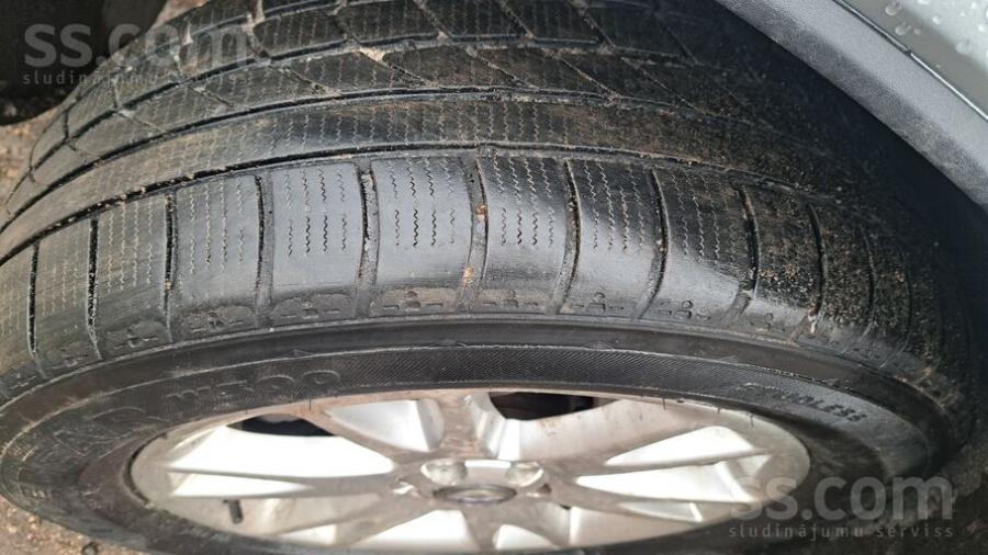 Pelēks Volvo XC90 2006 Ogre, ar dzinēja tilpumu 2.40 L un nobraukumu 301 tūkst. km par 5750 €, foto 24 vietnē AUTOMOTO.COM.LV