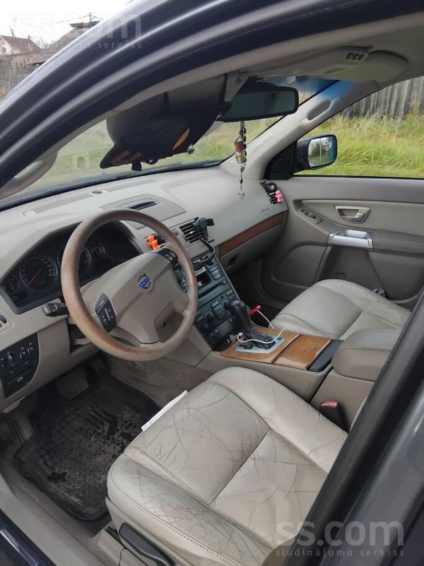 Grey Volvo XC90 2006 in Daugavpils, with an engine capacity of 2.40 L and mileage of 313 thousand km for 3200 €, photo 6 on AUTOMOTO.COM.LV