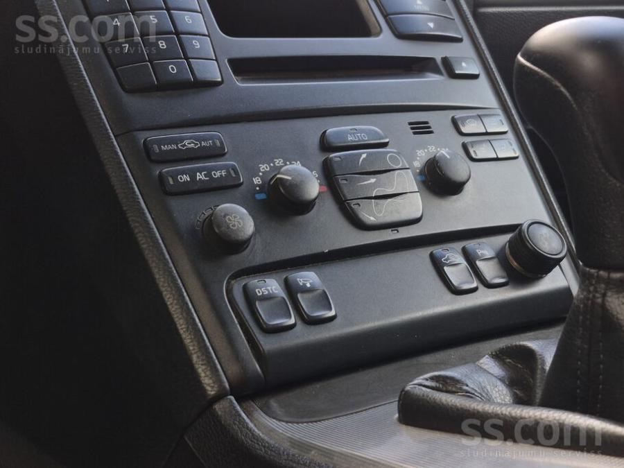 Pelēks Volvo XC90 2006 Rīga, ar dzinēja tilpumu 2.40 L un nobraukumu 0 tūkst. km par 2690 €, foto 12 vietnē AUTOMOTO.COM.LV