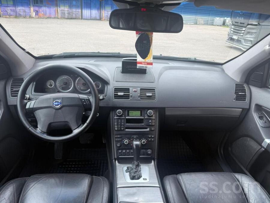 Grey Volvo XC90 2006 in Riga, with an engine capacity of 2.40 L and mileage of 0 thousand km for 4900 €, photo 6 on AUTOMOTO.COM.LV