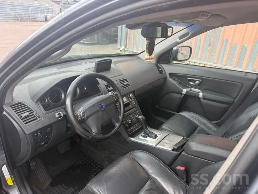 Grey Volvo XC90 2006 in Riga, with an engine capacity of 2.40 L and mileage of 0 thousand km for 4900 €, photo 7 on AUTOMOTO.COM.LV