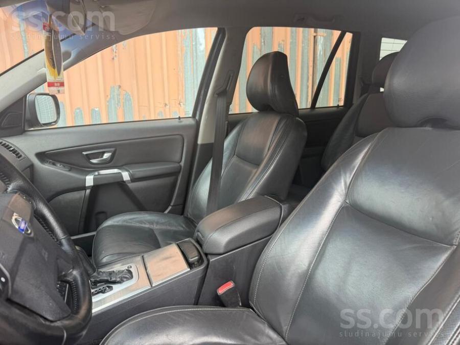 Grey Volvo XC90 2006 in Riga, with an engine capacity of 2.40 L and mileage of 0 thousand km for 4900 €, photo 8 on AUTOMOTO.COM.LV