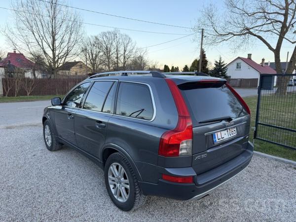 Grey Volvo XC90 2006 in Ventspils, with an engine capacity of 2.40 L and mileage of 362 thousand km for 3990 €, photo 8 on AUTOMOTO.COM.LV