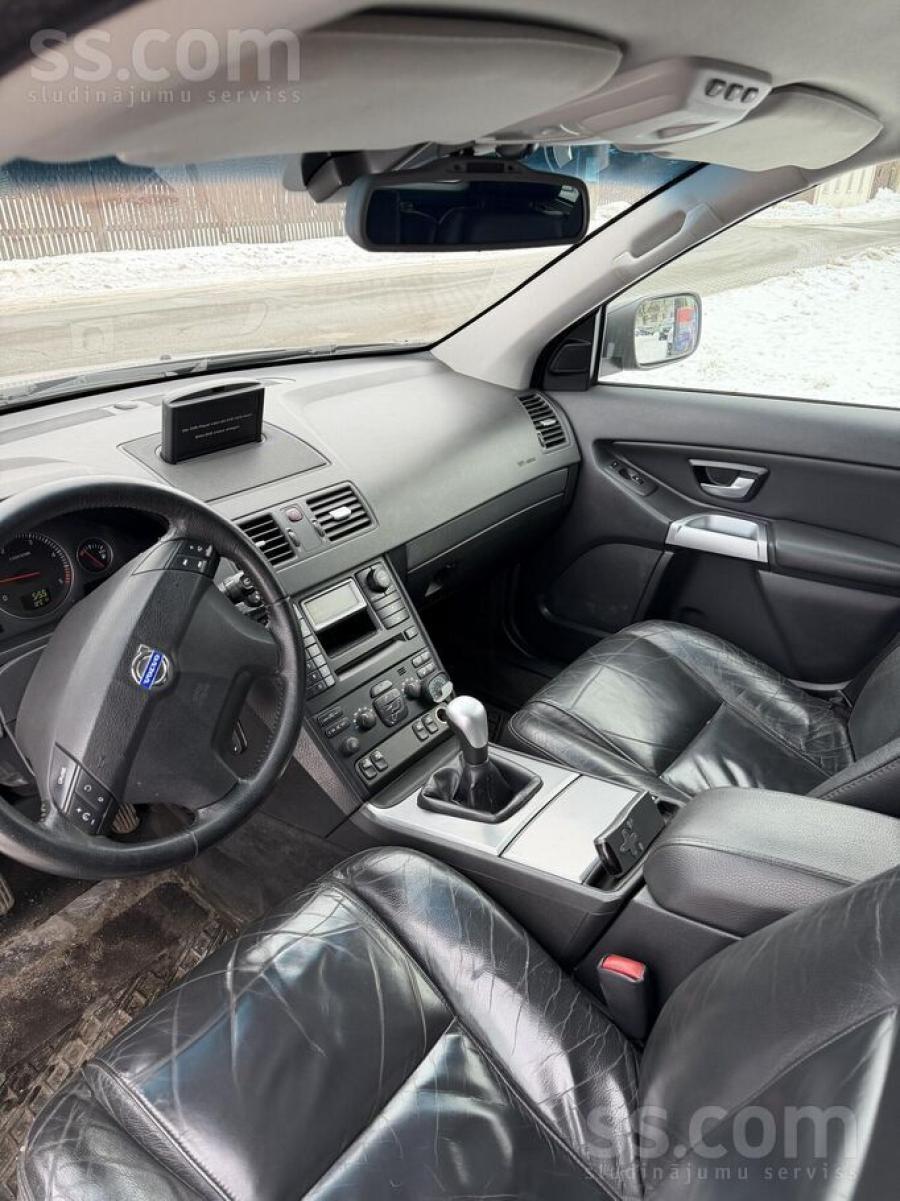 Pelēks Volvo XC90 2006 Ventspils, ar dzinēja tilpumu 2.40 L un nobraukumu 275 tūkst. km par 3990 €, foto 12 vietnē AUTOMOTO.COM.LV