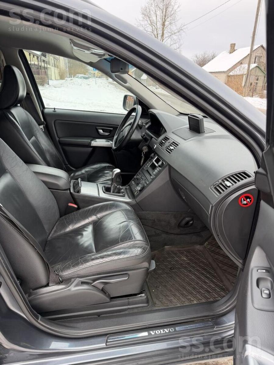 Pelēks Volvo XC90 2006 Ventspils, ar dzinēja tilpumu 2.40 L un nobraukumu 275 tūkst. km par 3990 €, foto 13 vietnē AUTOMOTO.COM.LV