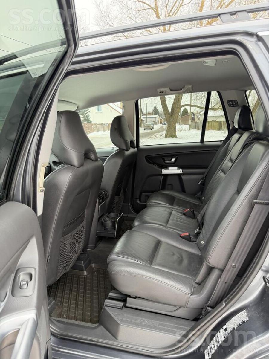 Pelēks Volvo XC90 2006 Ventspils, ar dzinēja tilpumu 2.40 L un nobraukumu 275 tūkst. km par 3990 €, foto 15 vietnē AUTOMOTO.COM.LV
