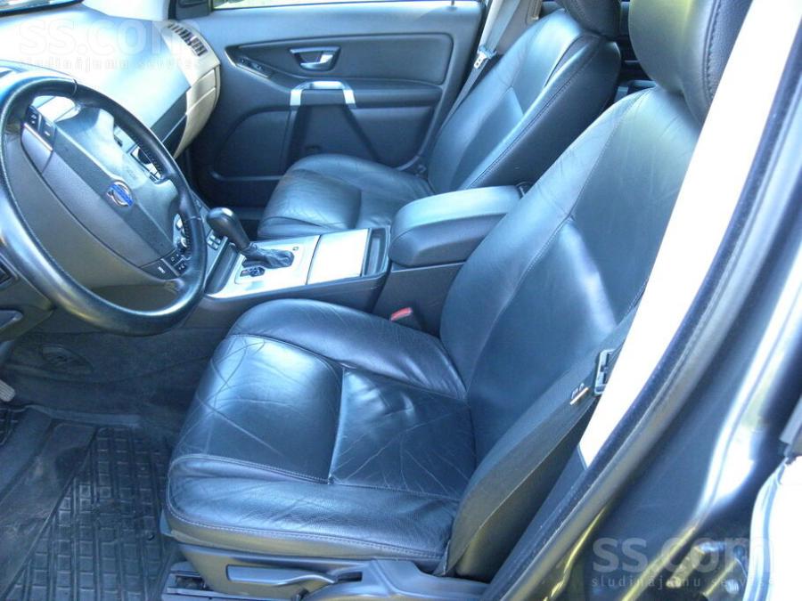 Grey Volvo XC90 2006 in Riga, with an engine capacity of 2.40 L and mileage of 338 thousand km for 5000 €, photo 8 on AUTOMOTO.COM.LV