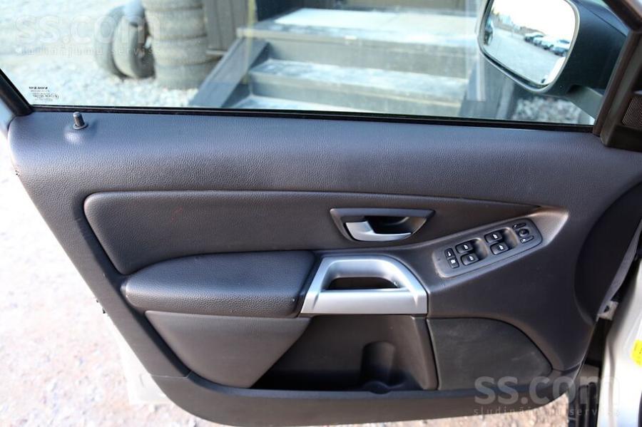 Pelēks Volvo XC90 2006 Tukums, ar dzinēja tilpumu 2.40 L un nobraukumu 342 tūkst. km par 4490 €, foto 12 vietnē AUTOMOTO.COM.LV