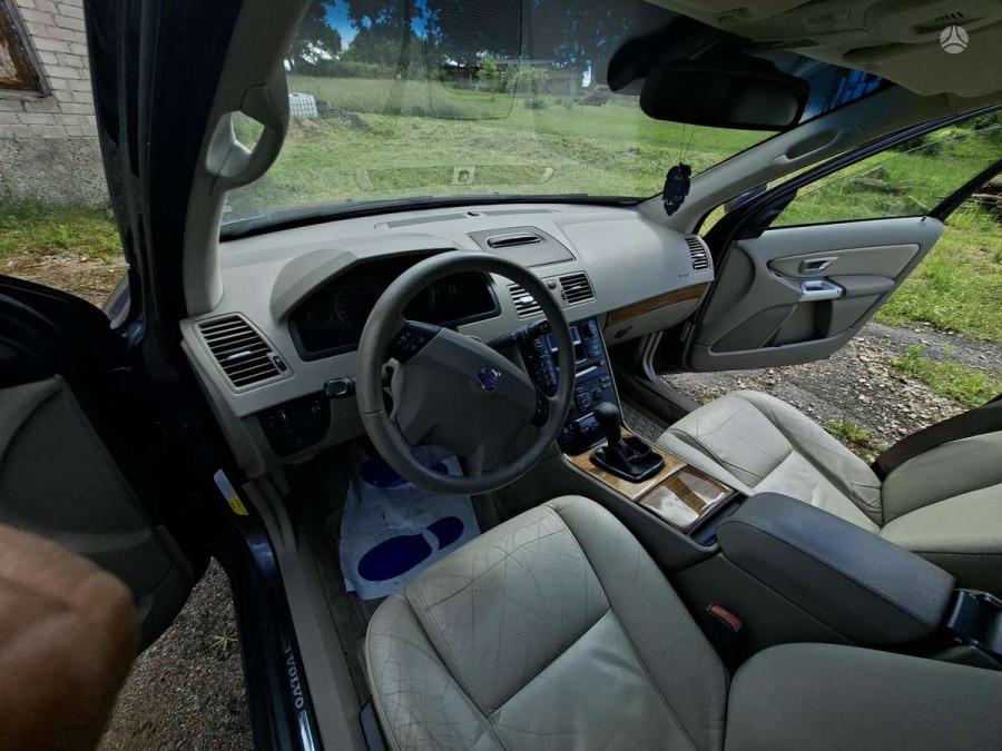 Grey Volvo XC90 2006 in Vilnius, with an engine capacity of 2.40 L and mileage of 316 thousand km for 6300 €, photo 8 on AUTOMOTO.COM.LV