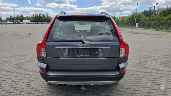 Grey Volvo XC90 2006 in Marijampole, with an engine capacity of 2.40 L and mileage of 268 thousand km for 4300 €, photo 6 on AUTOMOTO.COM.LV